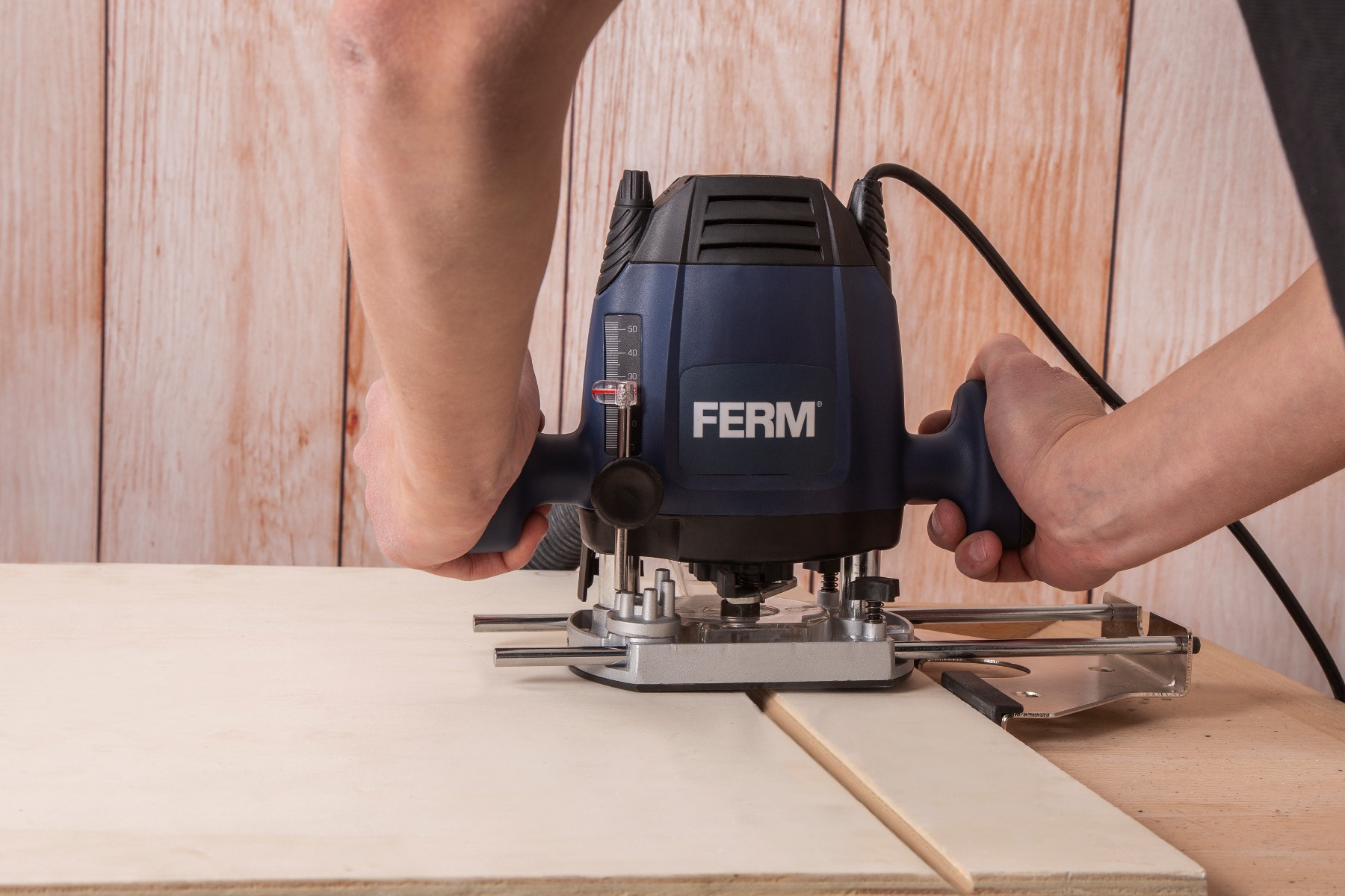 FERM Fresatrice verticale 1200W - 6,8 mm. Velocità variabile. Cavo di ...